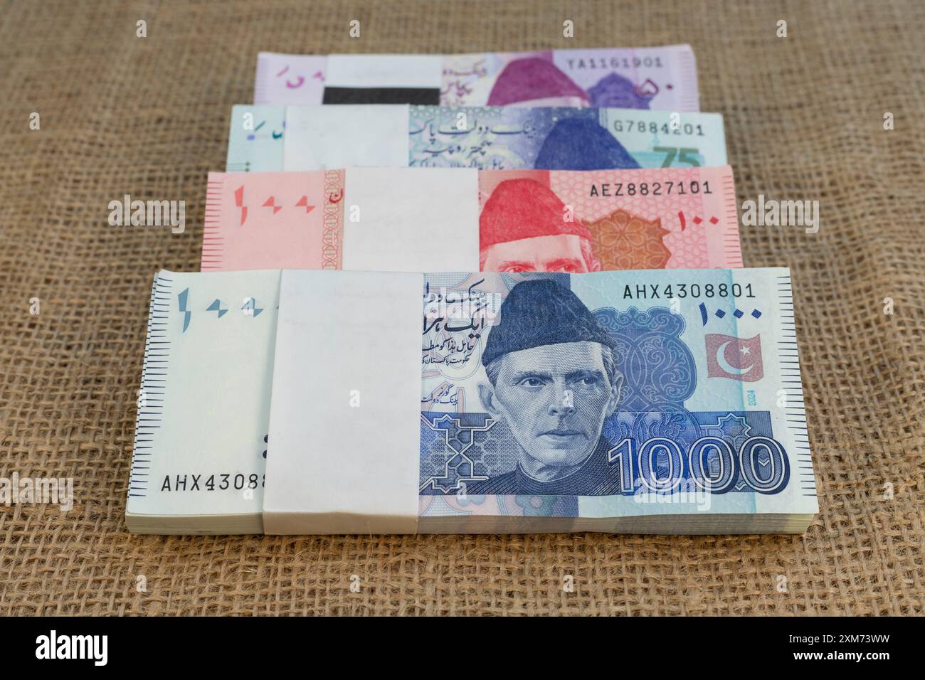Pakistan currency note bundles 1000 hi-res stock photography and images ...