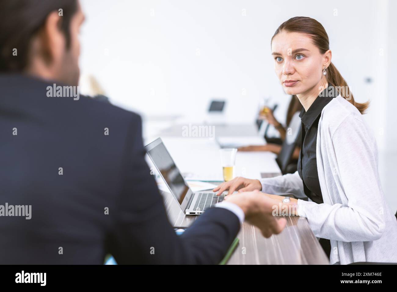 Women talking to employee desk hi-res stock photography and images - Alamy