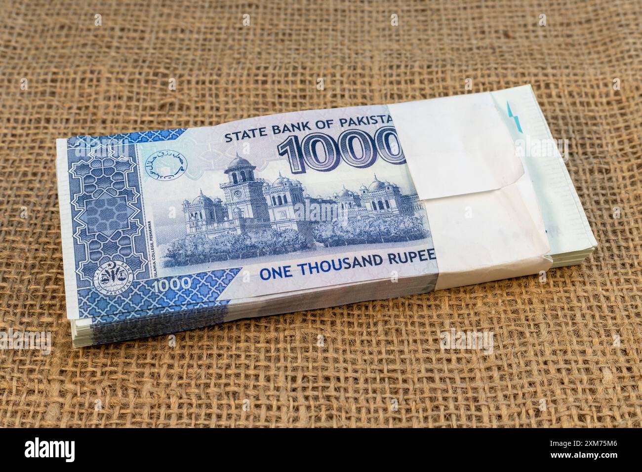 1000 rupee note hi-res stock photography and images - Alamy