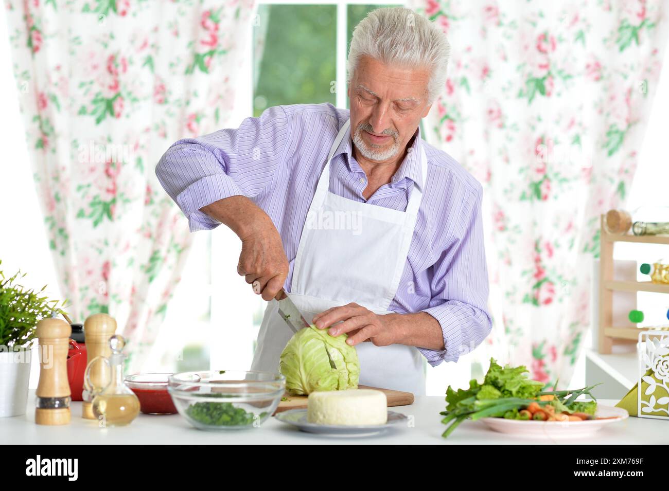 Happy retired senior man cooking in kitchen Stock Photo - Alamy