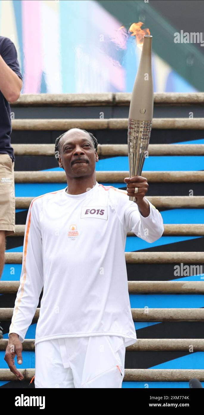 Olympic torch relay 2024 hi-res stock photography and images - Alamy