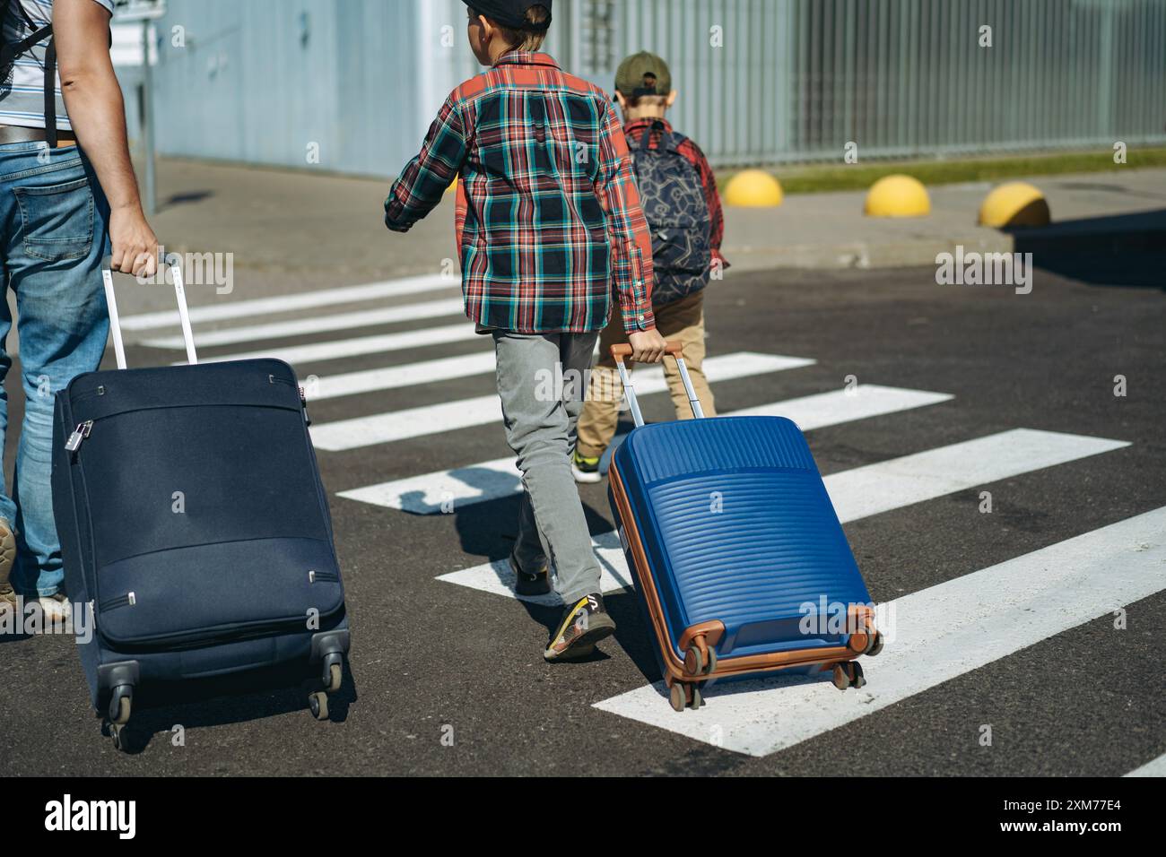 Family portrait baggage parking hi-res stock photography and images - Alamy