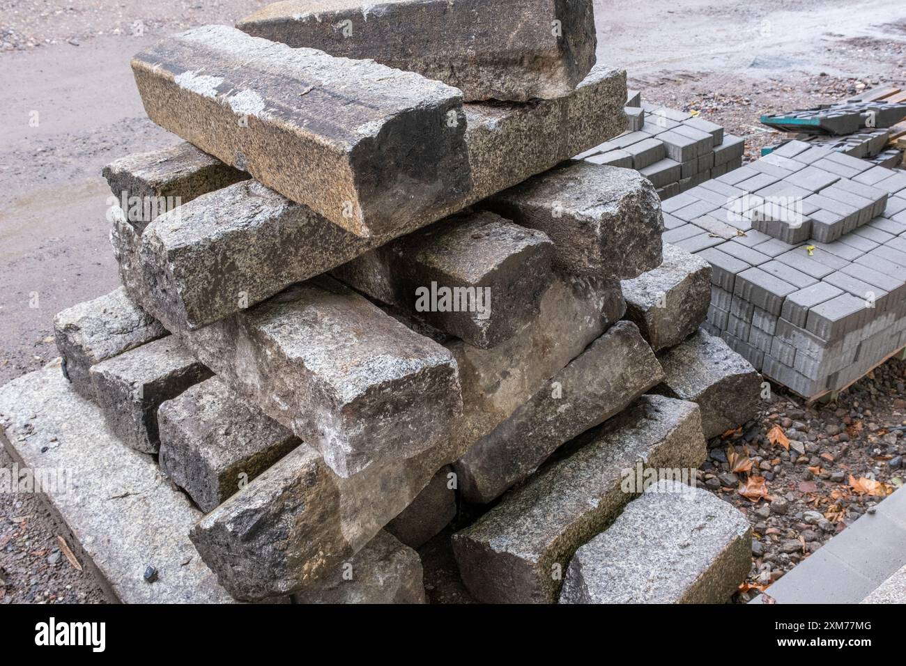 Brick kerbstones hi-res stock photography and images - Alamy