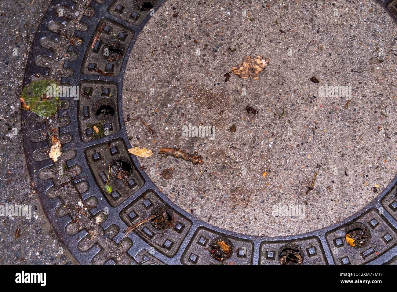 Square gully grid hi-res stock photography and images - Alamy