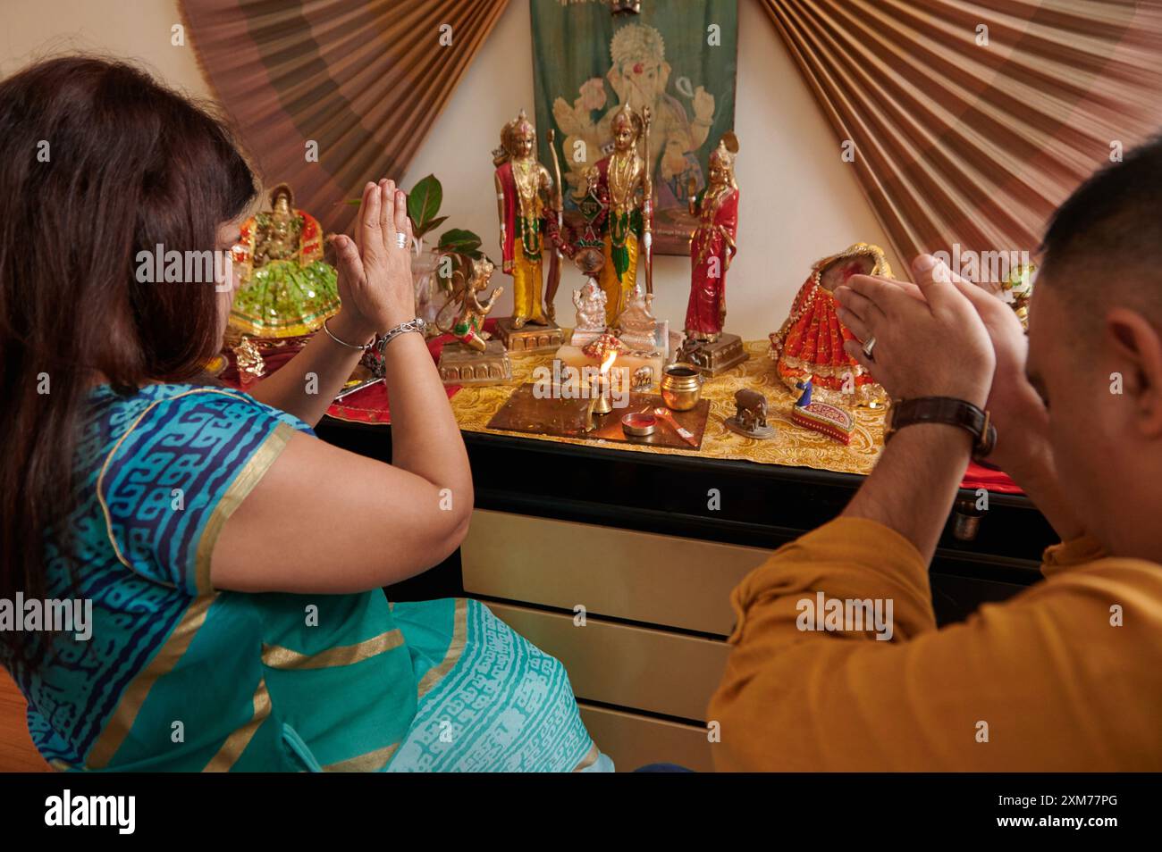 Hindu prayer room home hi-res stock photography and images - Alamy