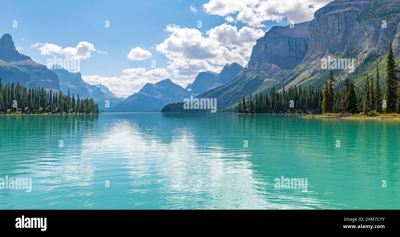 Maligne Lake panorama summer reflection of canadian rockies, Jasper ...