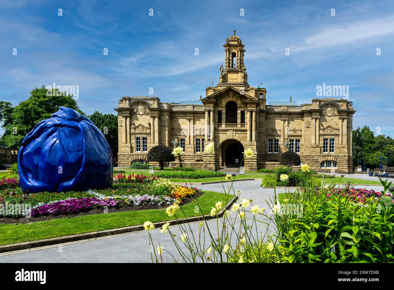Cartright Hall in Lister Park Bradford UK Stock Photo - Alamy
