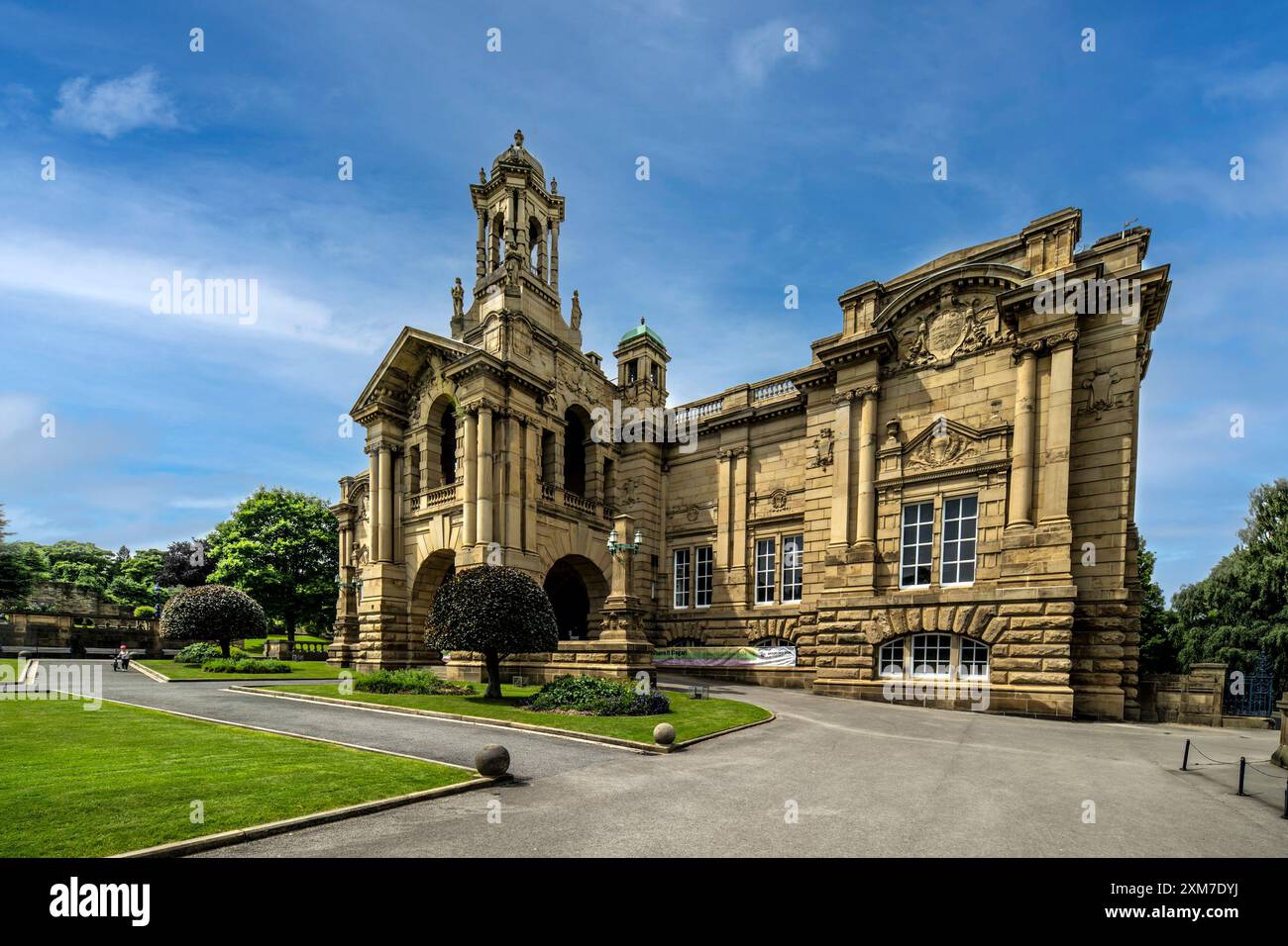 Cartright Hall in Lister Park Bradford UK Stock Photo - Alamy