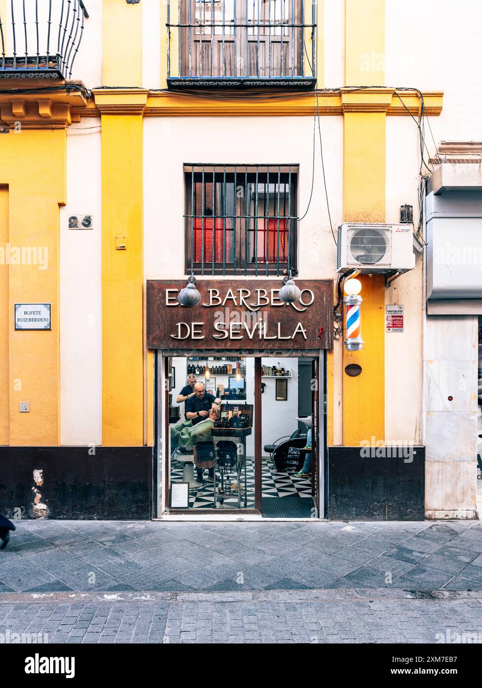 El barbero de sevilla hi-res stock photography and images - Alamy