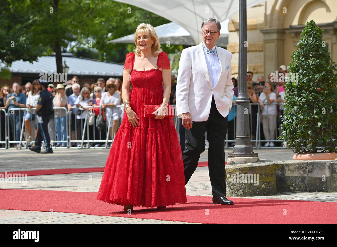 Susanne Porsche mit Freund Werner Ebke. Eroeffnung der Bayreuther ...