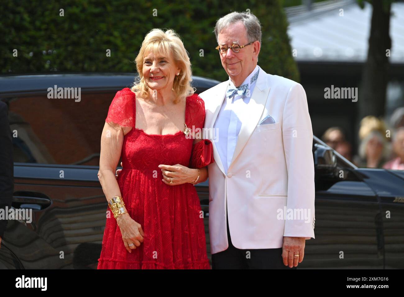 Susanne Porsche mit Freund Werner Ebke. Eroeffnung der Bayreuther ...