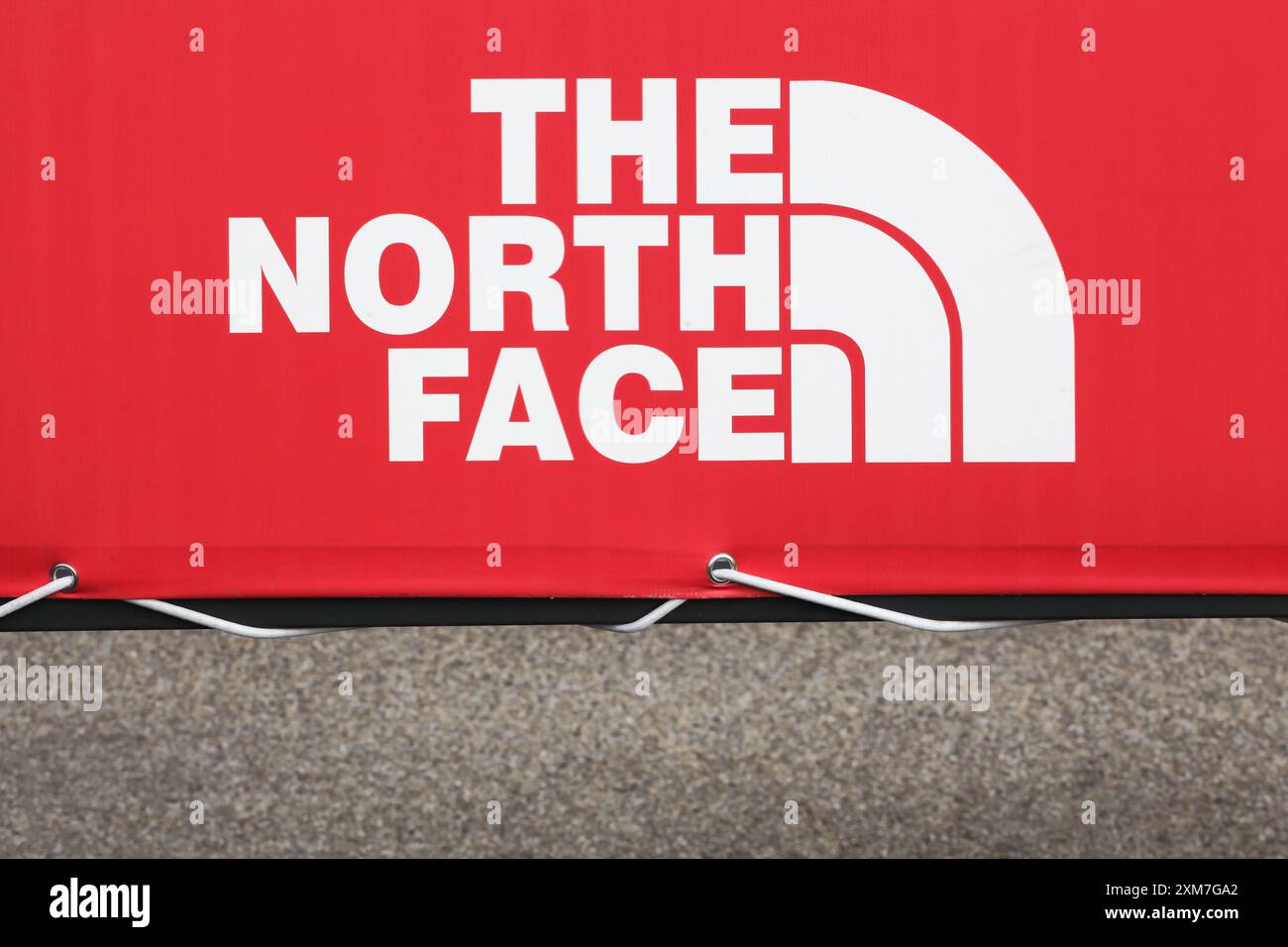 North face logo hi-res stock photography and images - Alamy