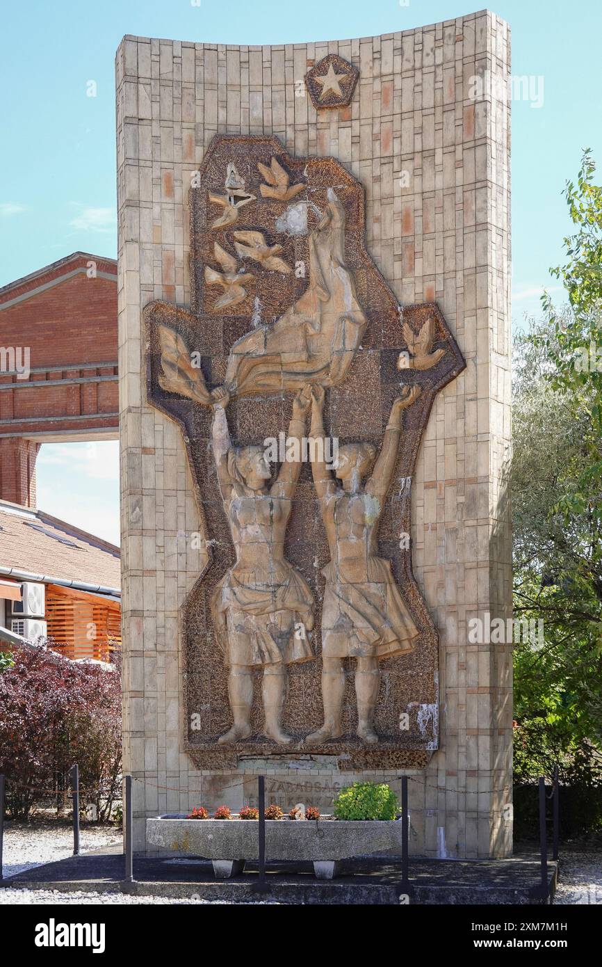 Hungary, Budapest, Soviet-Hungarian Friendship sculpture in Memento ...
