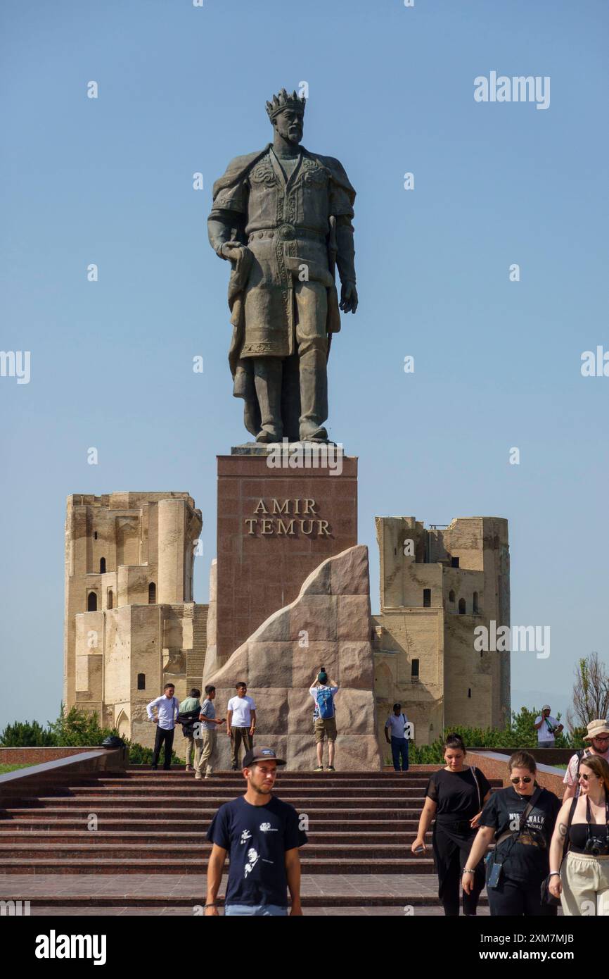 Statue of Amir Temur in Shahrisabz, Uzbekistan Stock Photo - Alamy