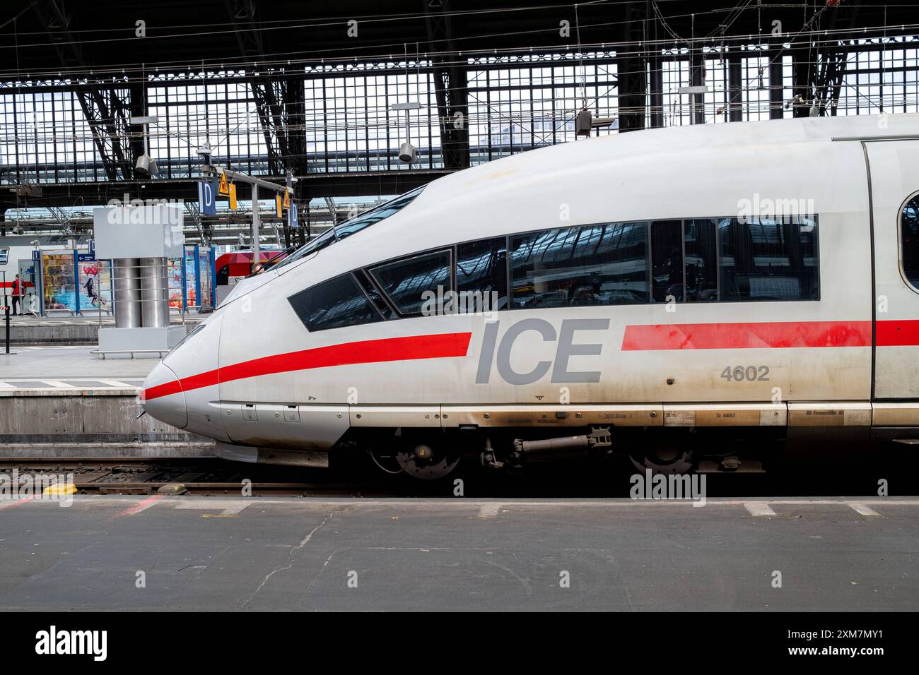 Symbolbild Deutsche Bahn Deutschland, Köln im Mai 2024: Ein ICE Zug ...