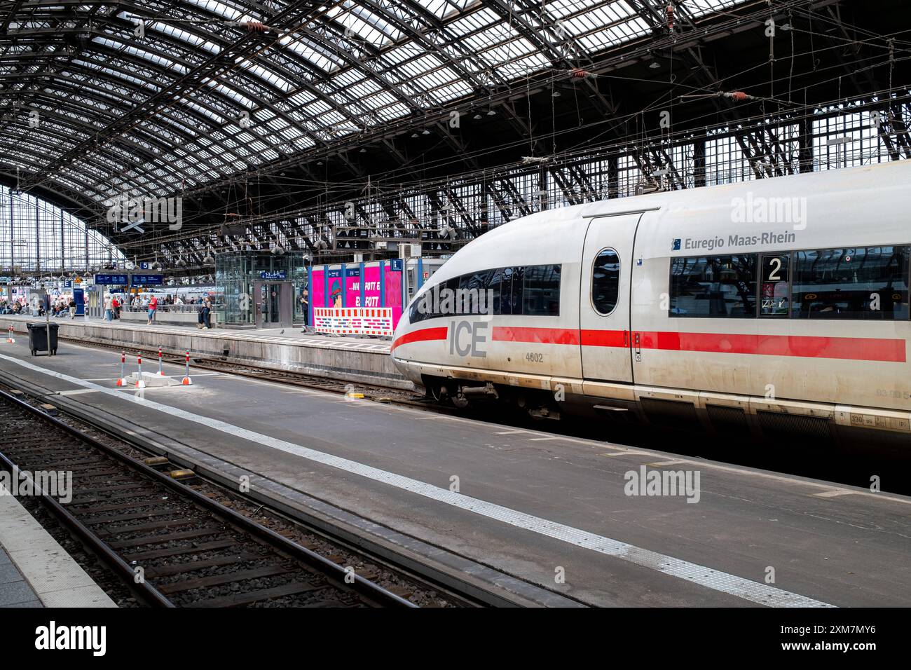 Symbolbild Deutsche Bahn Deutschland, Köln im Mai 2024: Ein ICE Zug ...