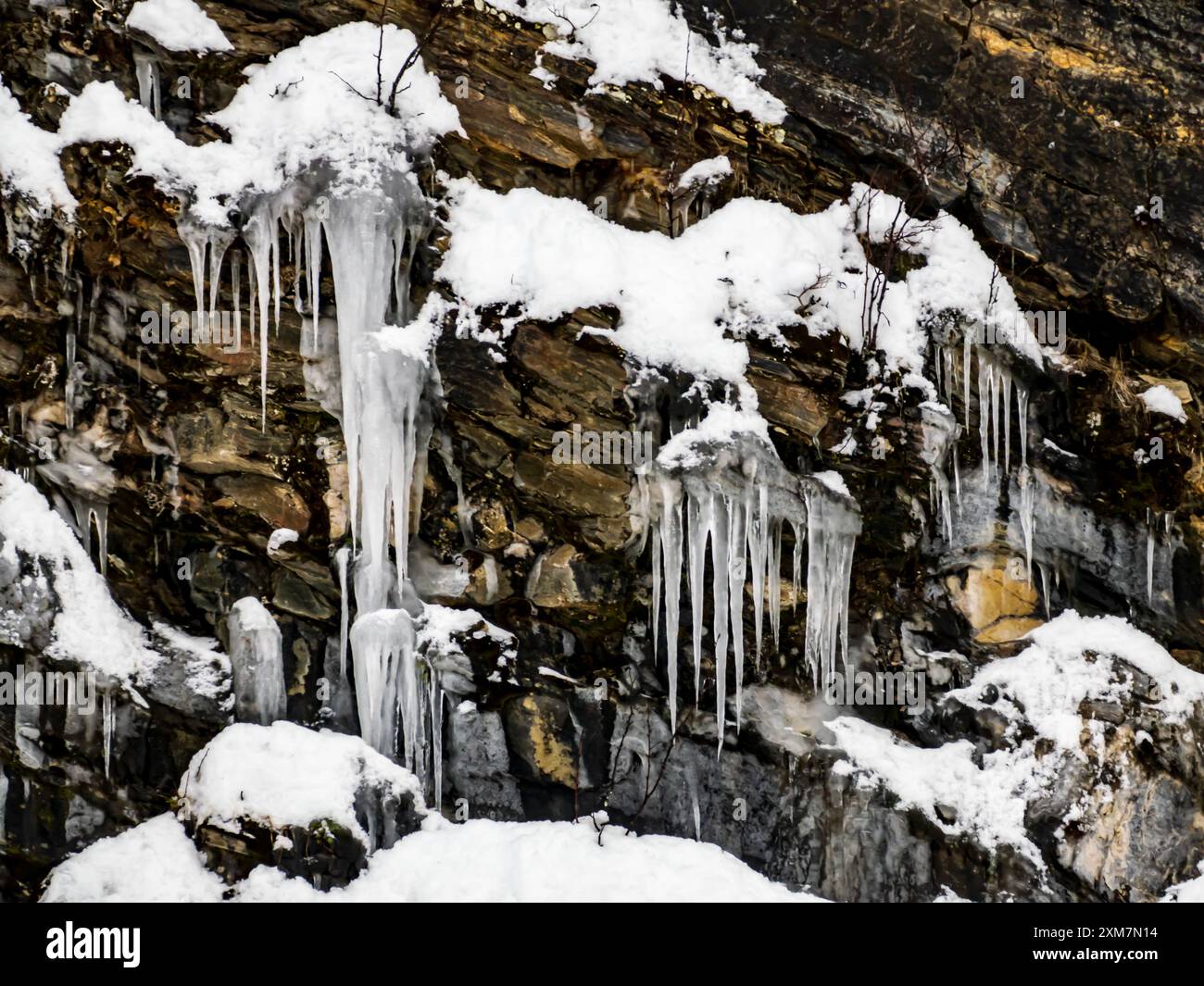 Ice overhangs hi-res stock photography and images - Alamy