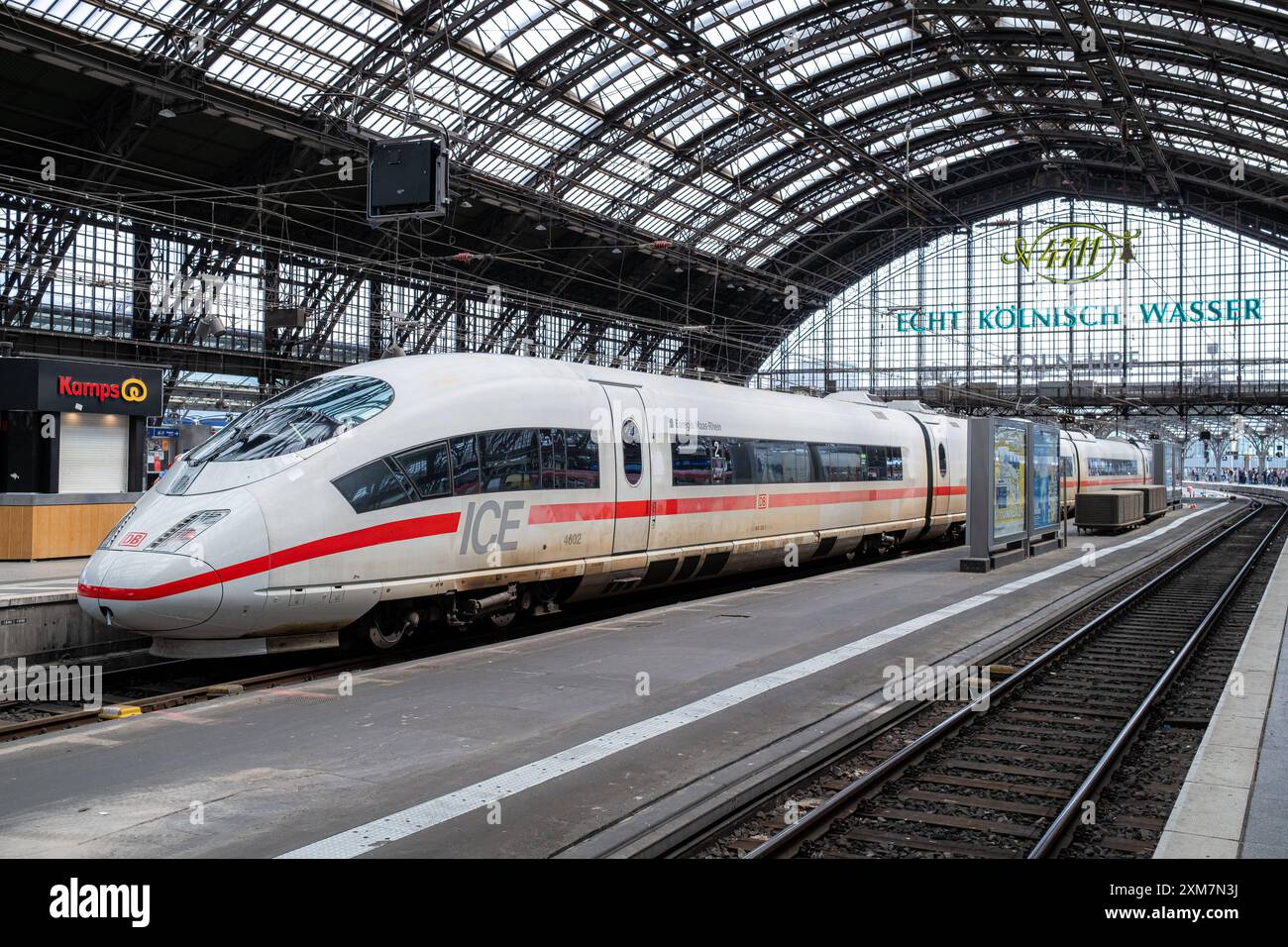 Symbolbild Deutsche Bahn Deutschland, Köln im Mai 2024: Ein ICE Zug ...