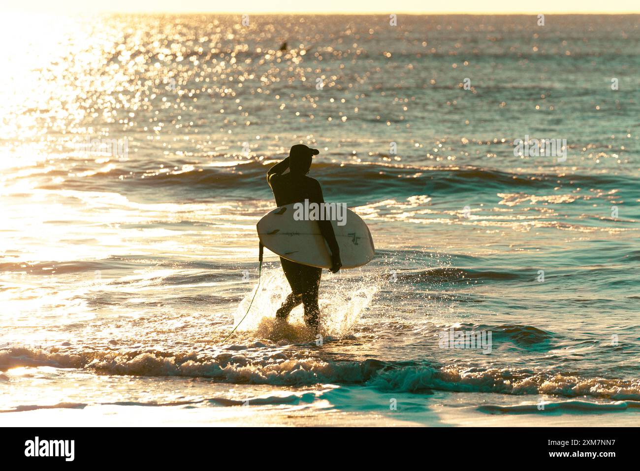 Surfer under the sun hi-res stock photography and images - Alamy
