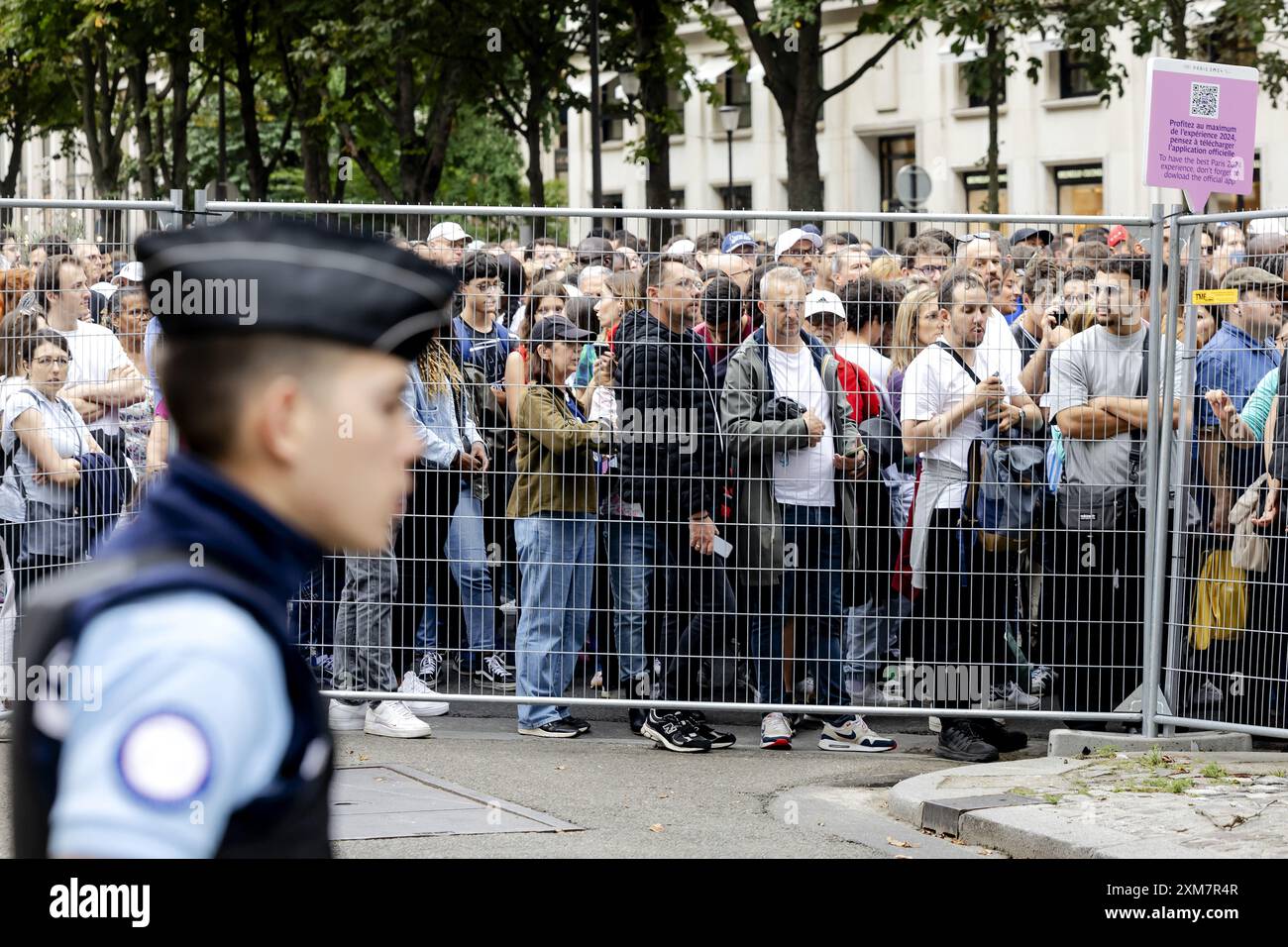 PARIS - Crowds in the center on the day of the opening ceremony for the ...