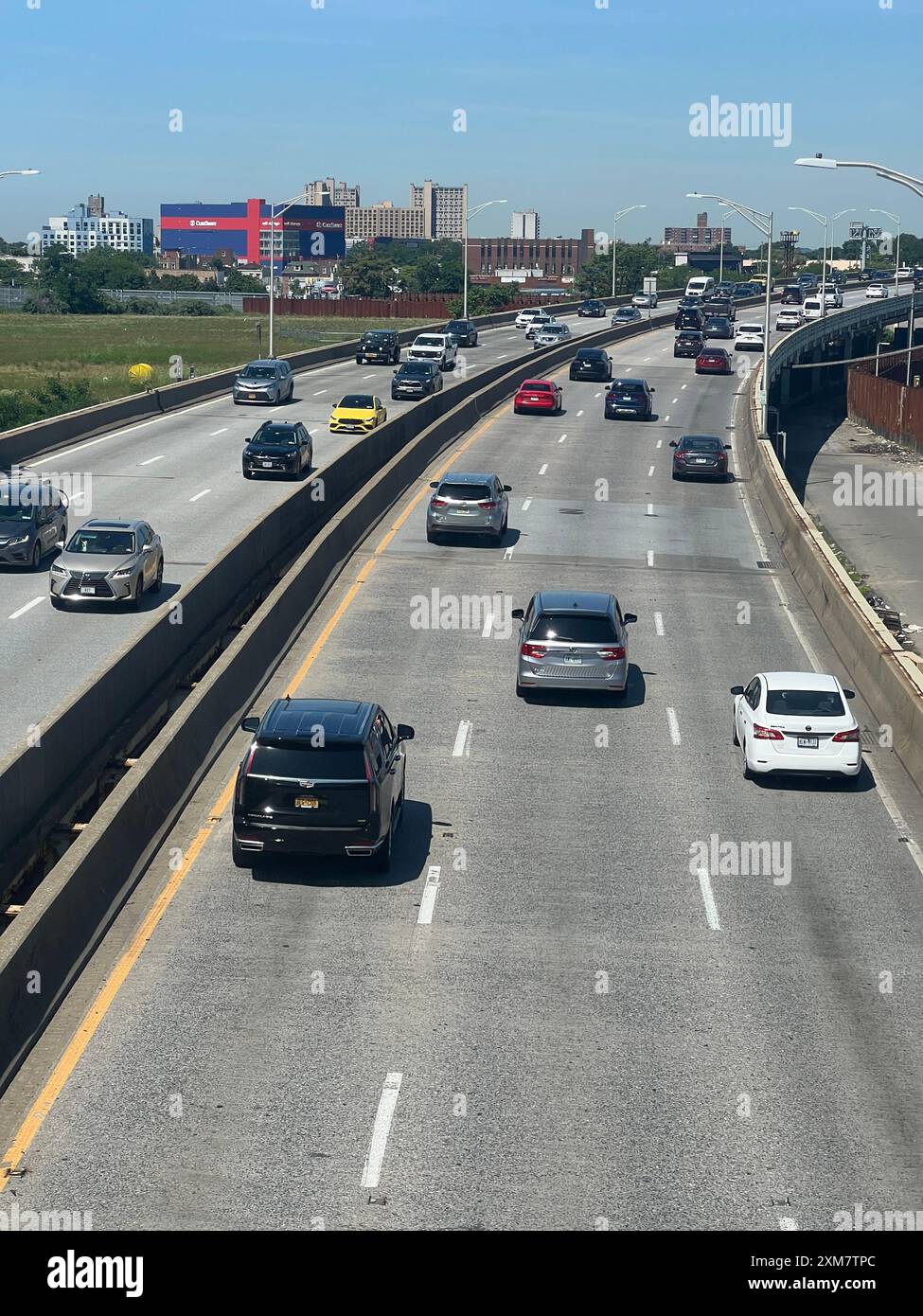 Light traffic on the Belt Parkway at Ocean Parkway in Brooklyn, New ...