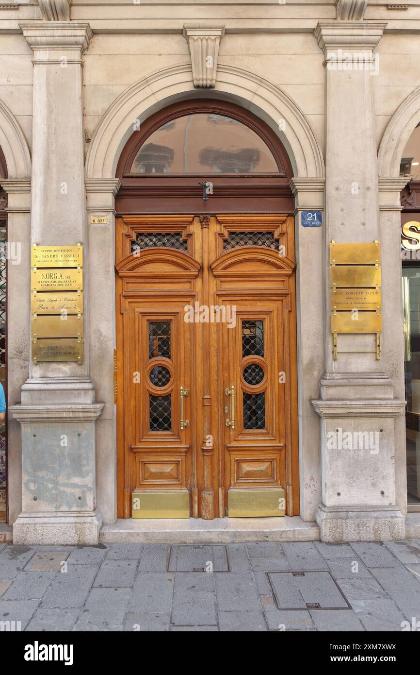 Doctor name plaques hi-res stock photography and images - Alamy