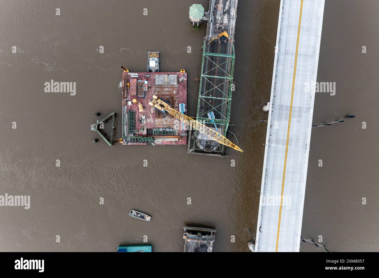Demolition of steel truss bridge hi-res stock photography and images ...