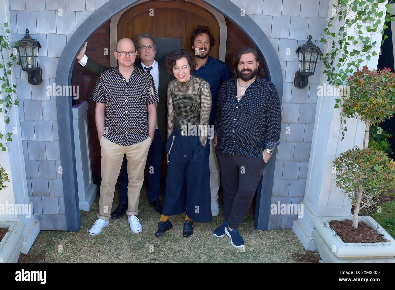 Mark Proksch, Paul Simms, Kristen Schaal, Kayvan Novak und Matt Berry ...