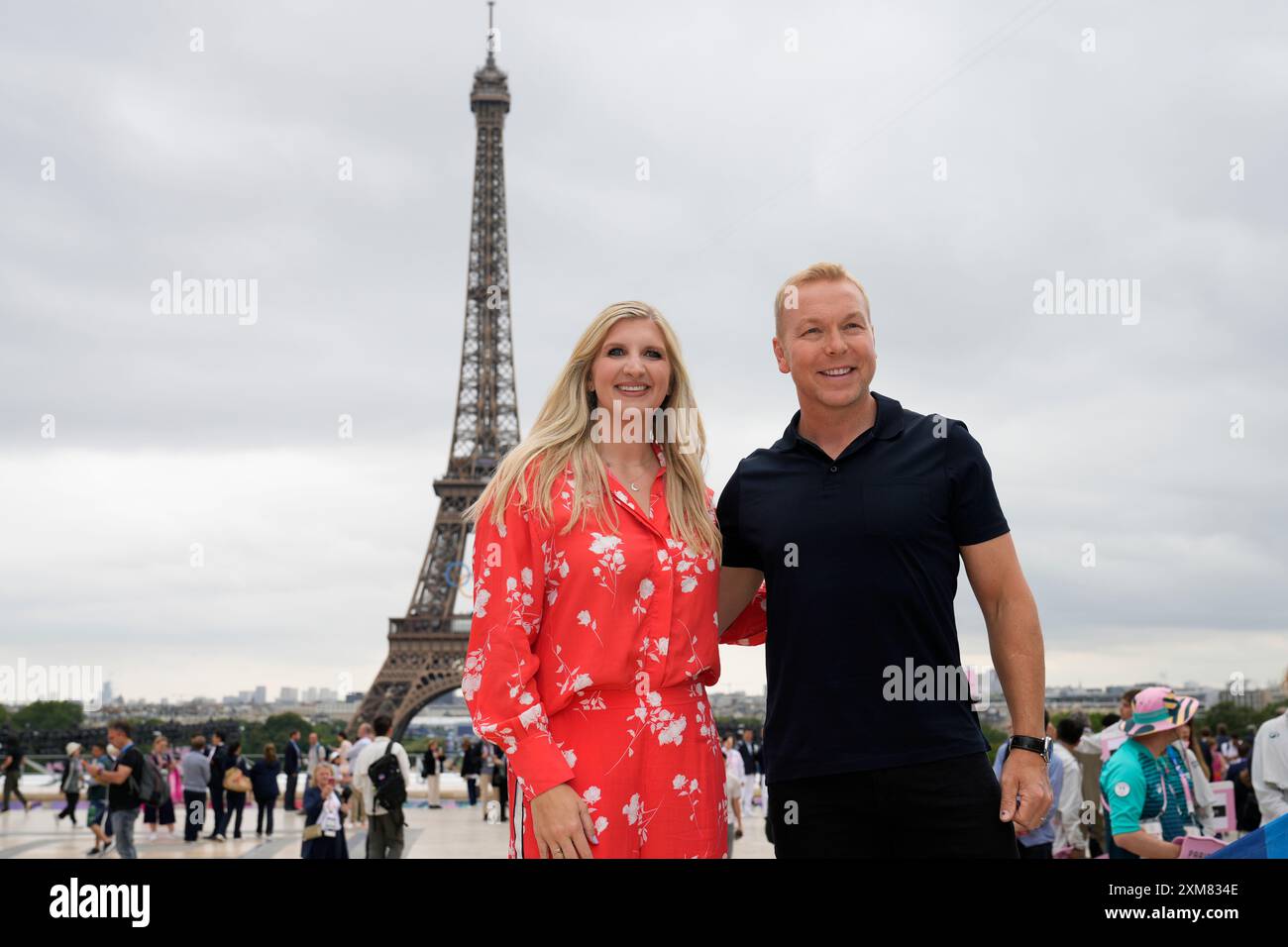 British athletes Rebecca Adlington and Chris Hoy arrive in Paris ...