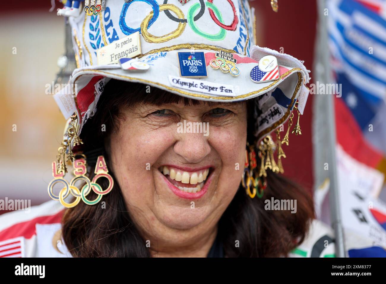 Pariz, Francuska. 26th July, 2024. Vivianne Robinson, "The Olympic Super Fan" from the USA makes ...