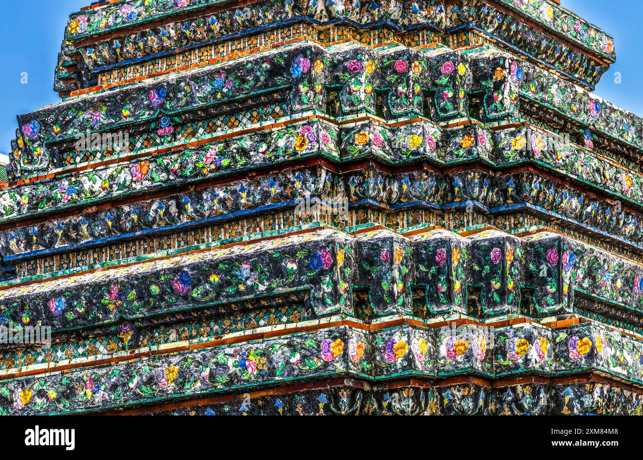 Prang and chedi hi-res stock photography and images - Alamy