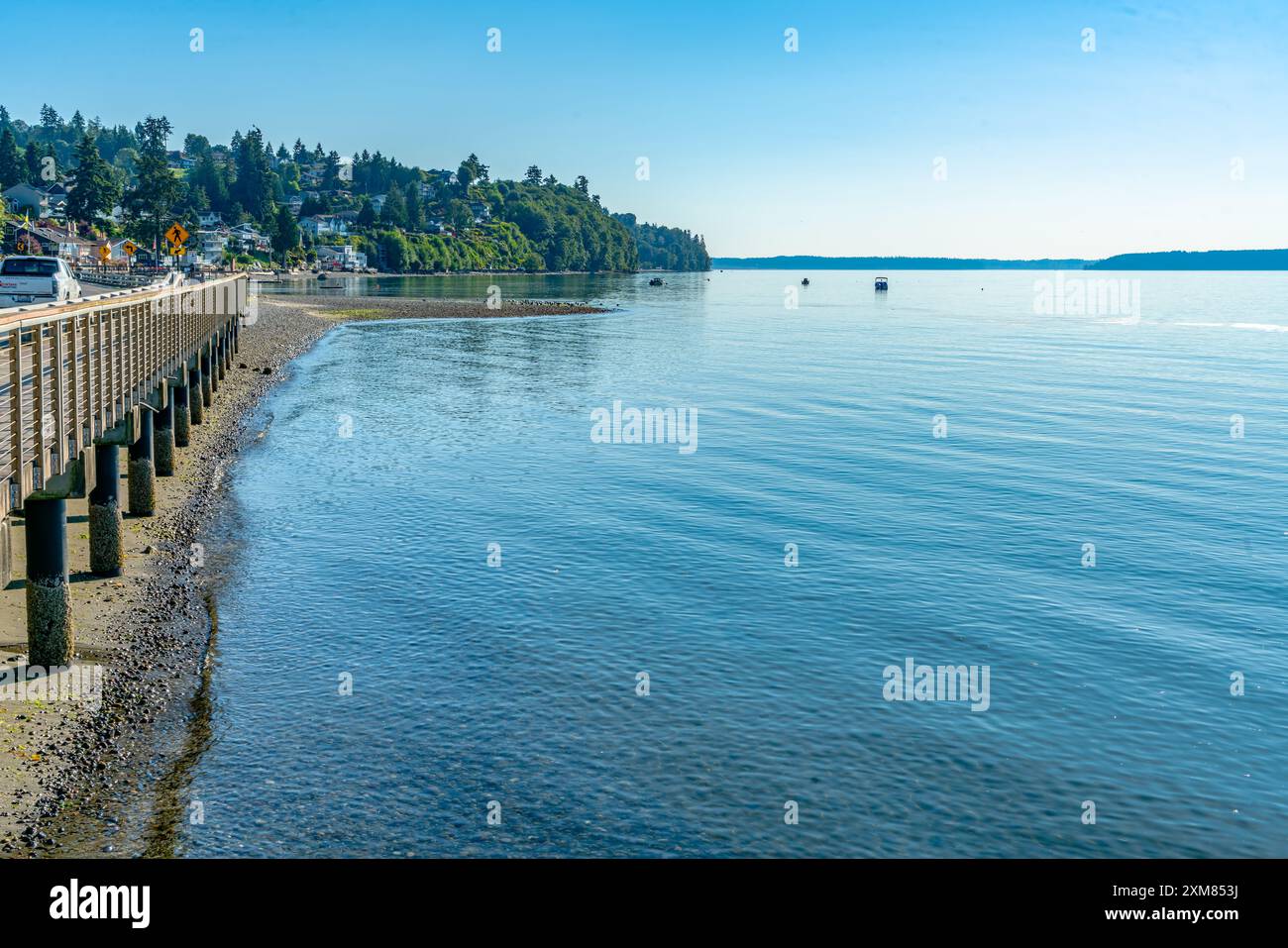 A small cove with waterfront homes in Redondo Beach, Washington Stock ...