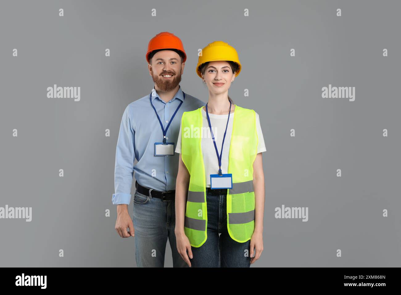 Engineers in hard hats hi-res stock photography and images - Alamy