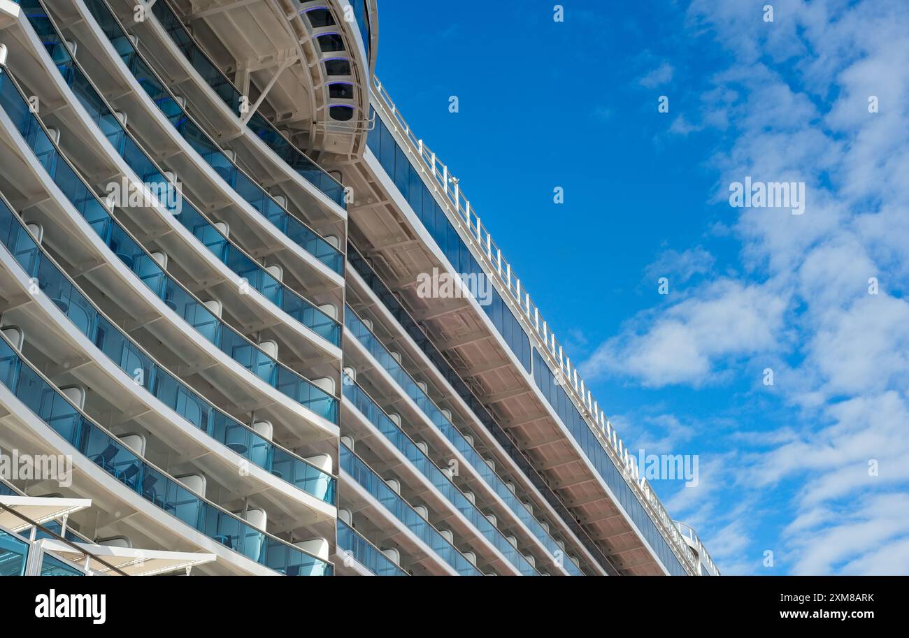 Multiple decks hi-res stock photography and images - Alamy