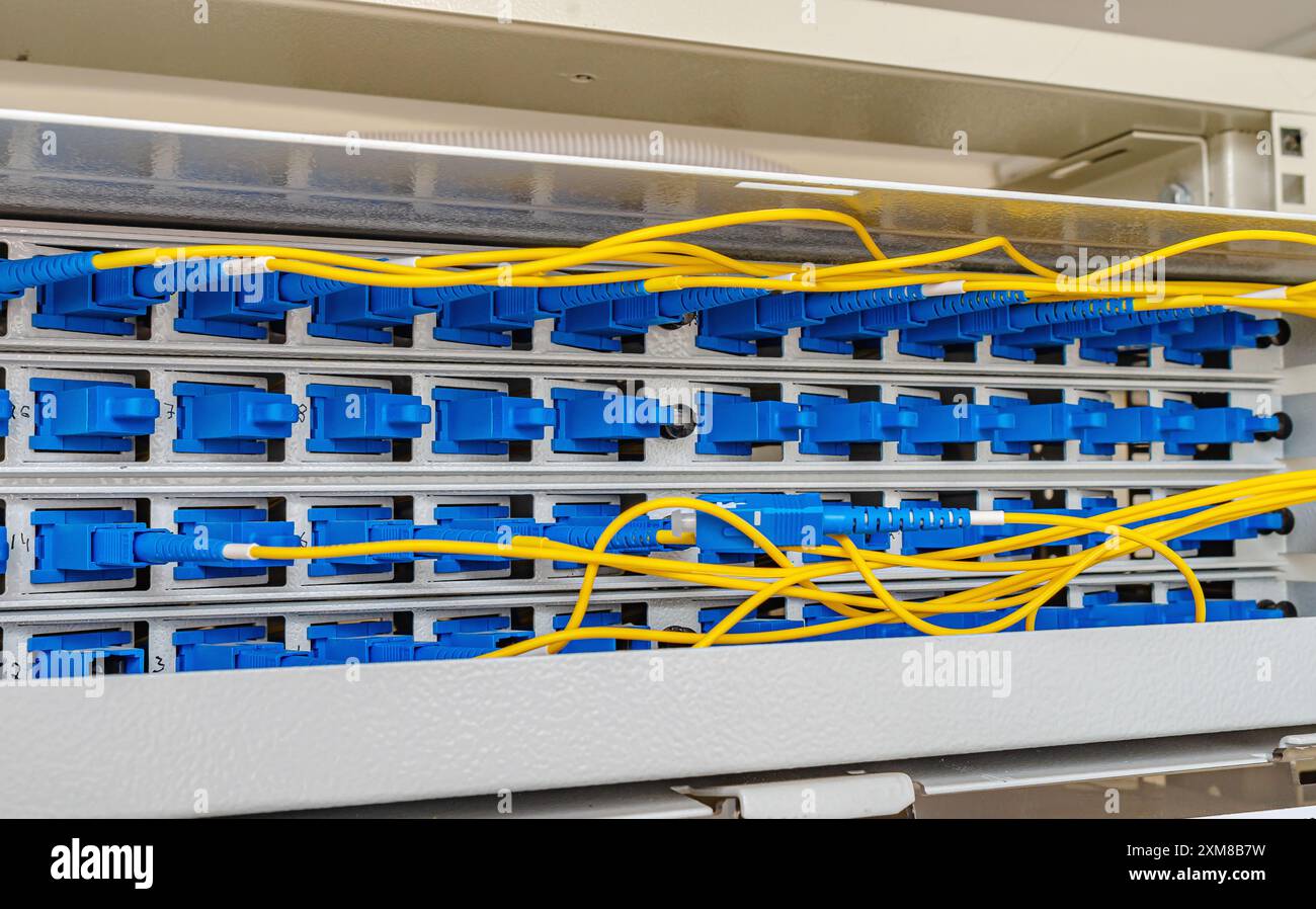 Fibre laser cable hi-res stock photography and images - Alamy