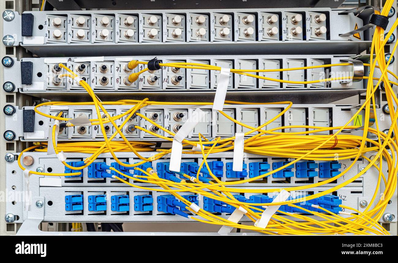 Fibre laser cable hi-res stock photography and images - Alamy