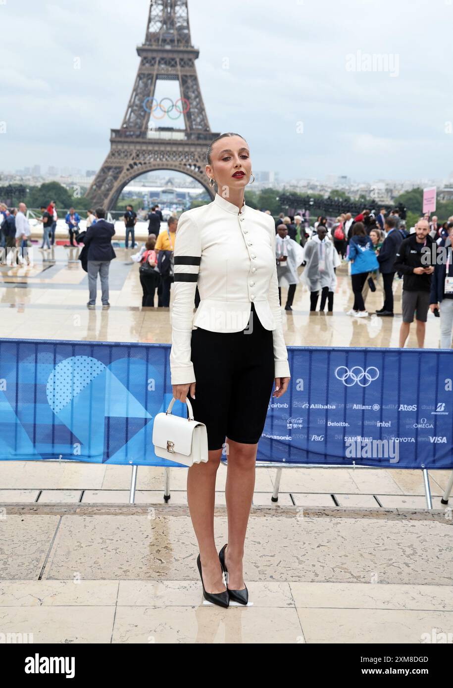 Emma chamberlain paris hi-res stock photography and images - Alamy