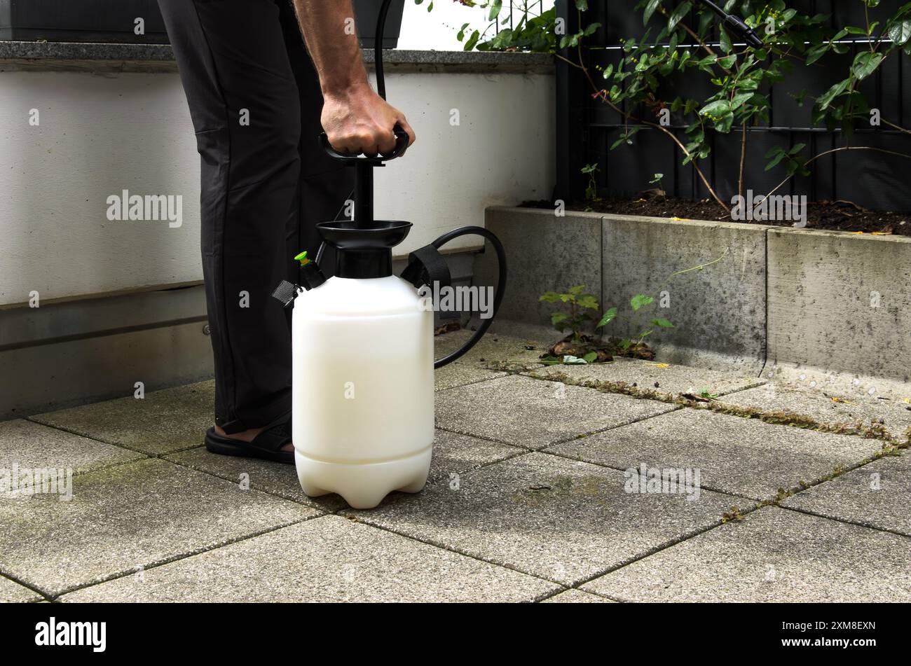 Manual compression hi-res stock photography and images - Alamy