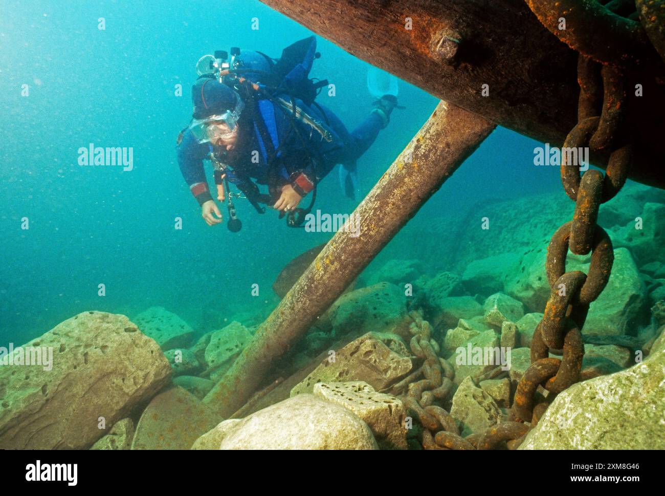 Diver and anchor of Wetmore Wreck, Lake Huron, Tobermory, Ontario ...