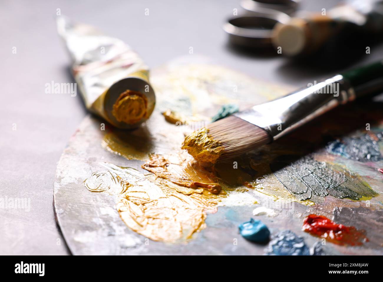 Palette paints artistic tools hi-res stock photography and images - Alamy