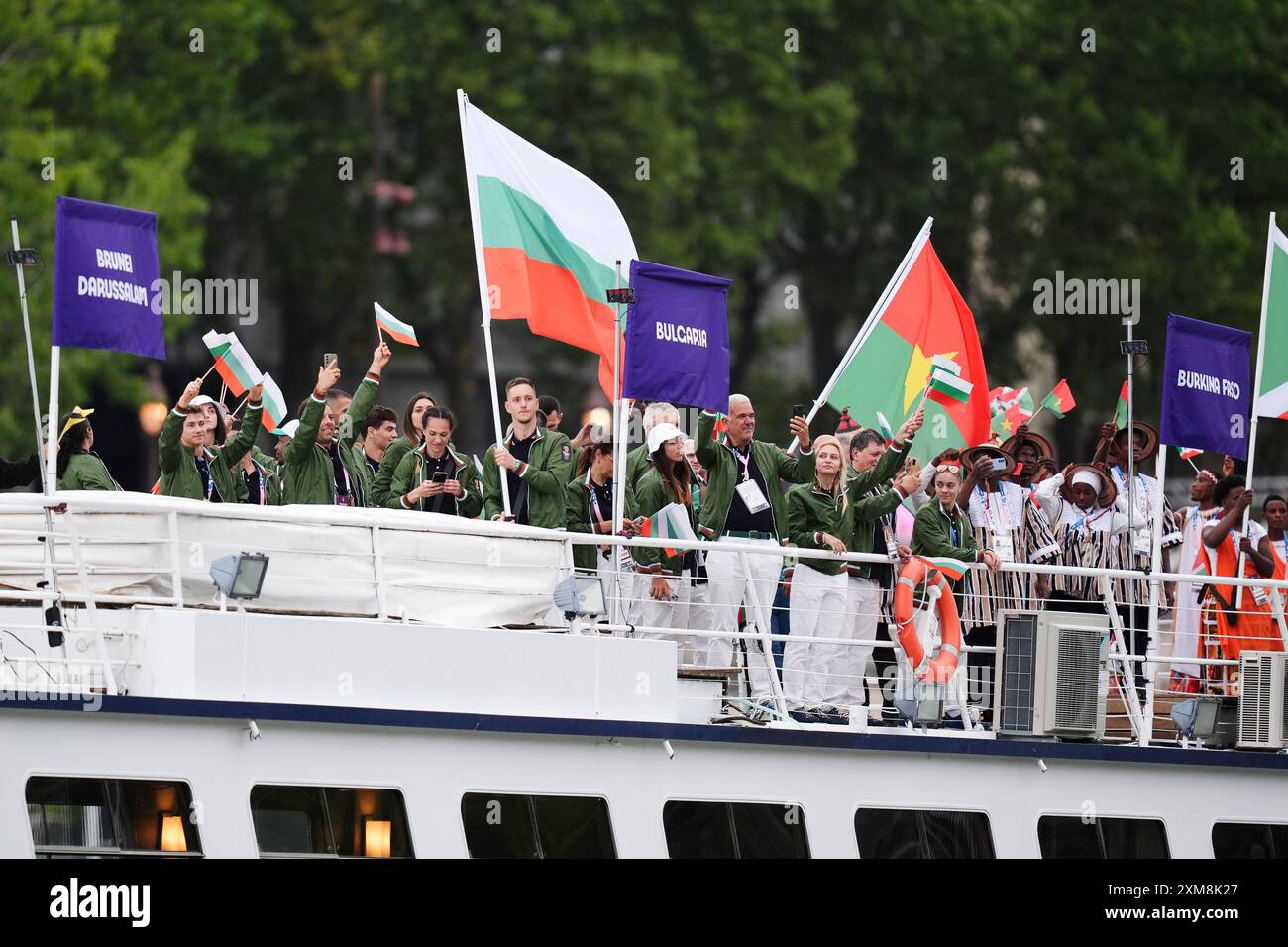 Bulgaria flagbearers Lyubomir Epitropov and Stanimira Petrova and the ...