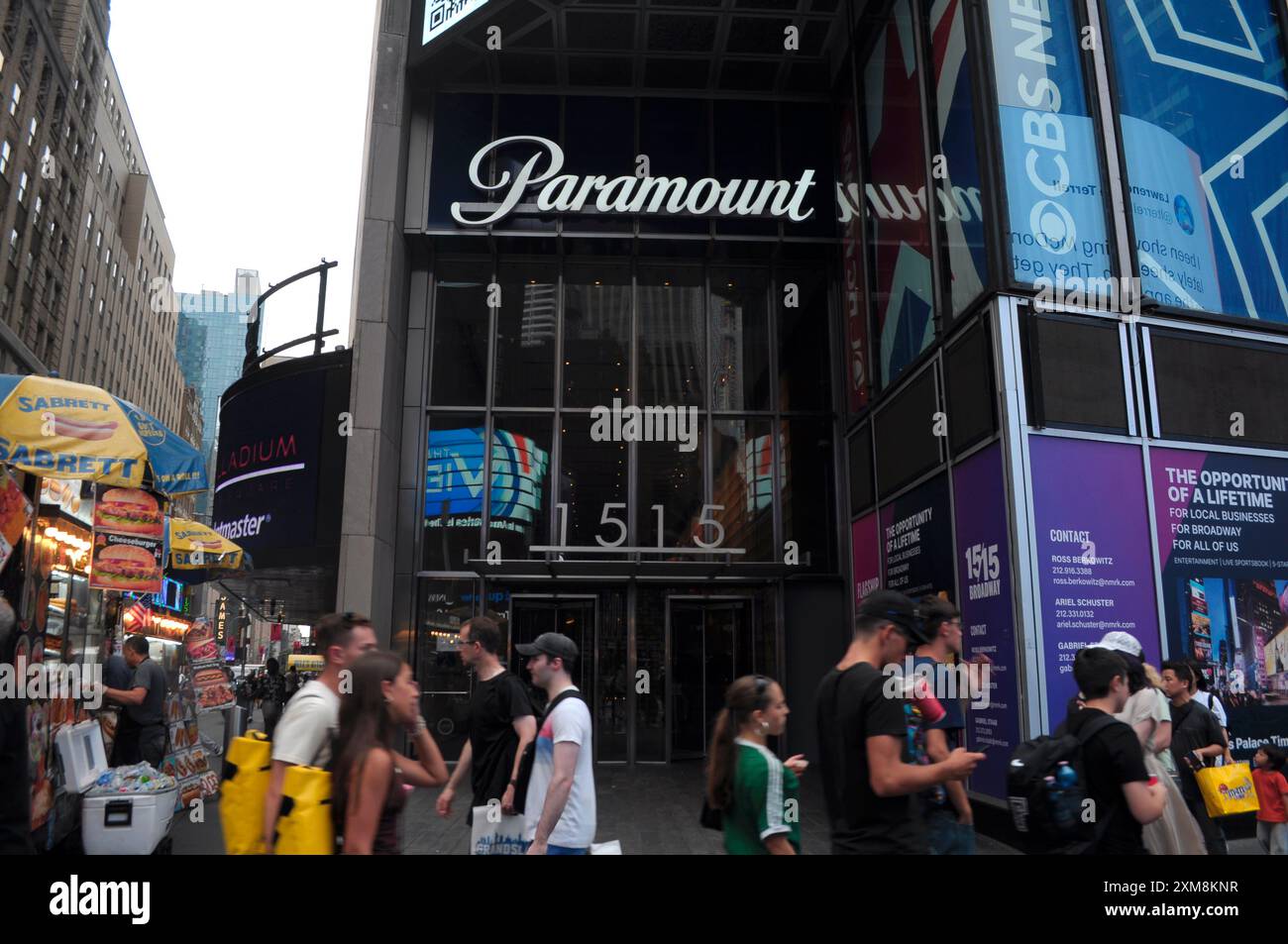 The Paramount office building is seen in Times Square, Manhattan, New York City Stock Photo - Alamy