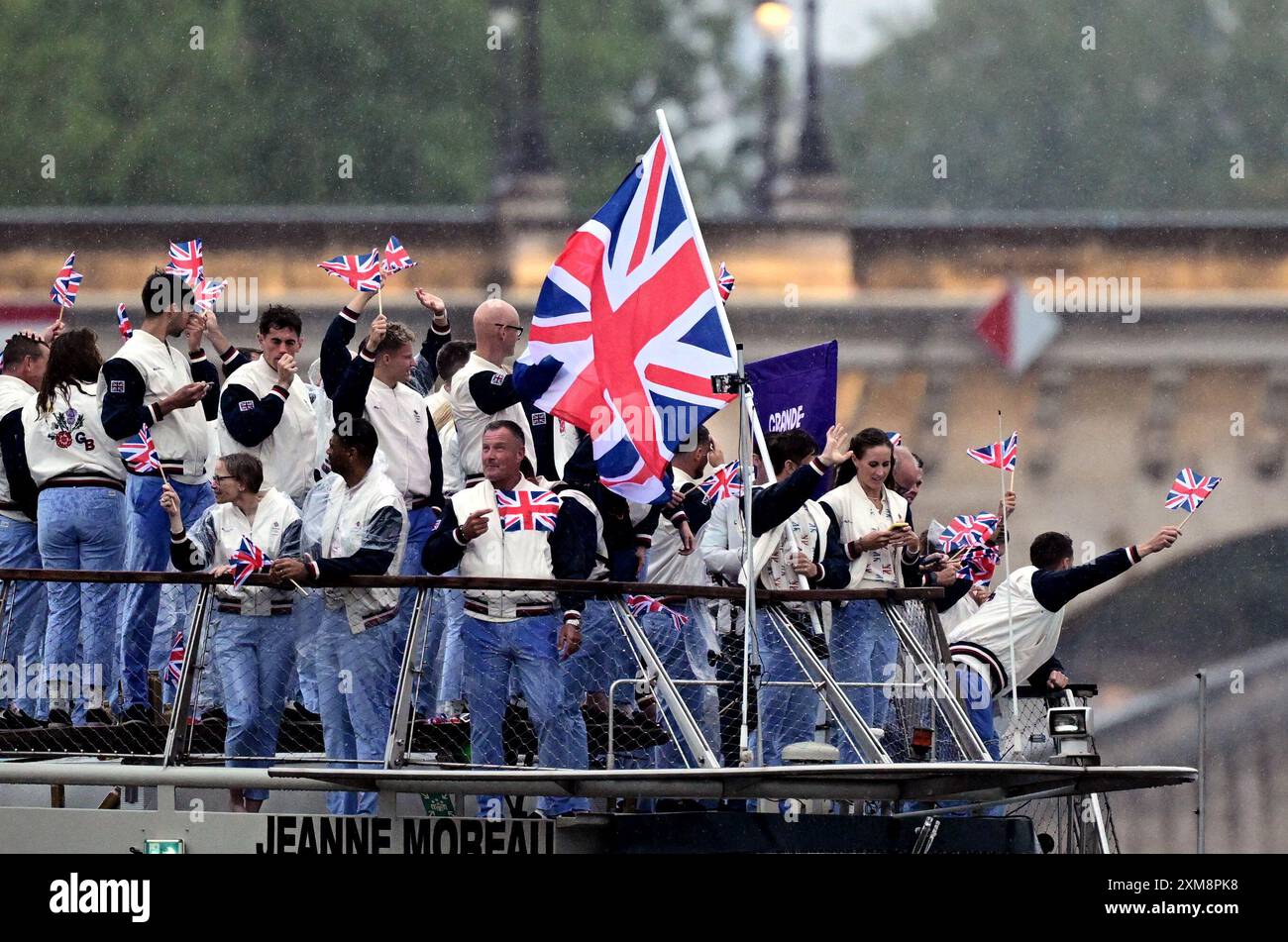 Great Britain flag bearers Tom Daley and Helen Glover and the Great ...