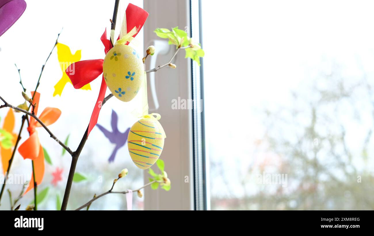 Easter eggs window display hi-res stock photography and images - Alamy