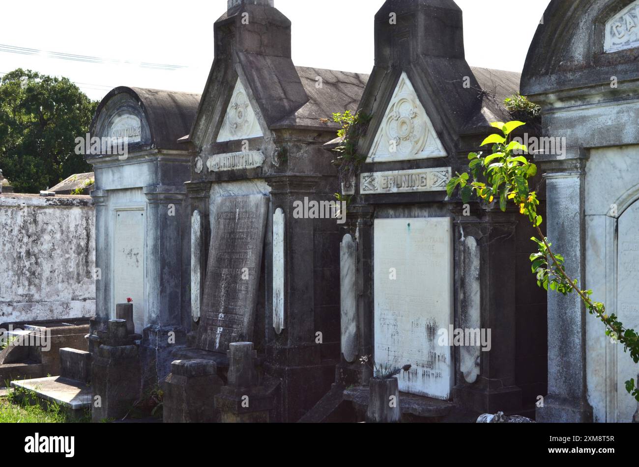 New Orleans ,Lafayette Cemetery no.2 above ground grave sites Stock ...