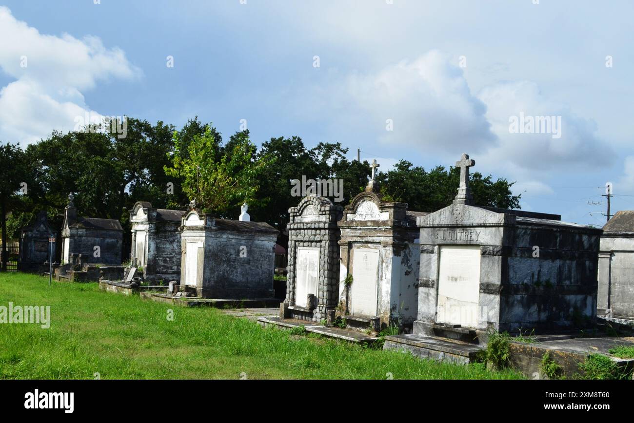 New orleans tomb grave sites hi-res stock photography and images - Alamy