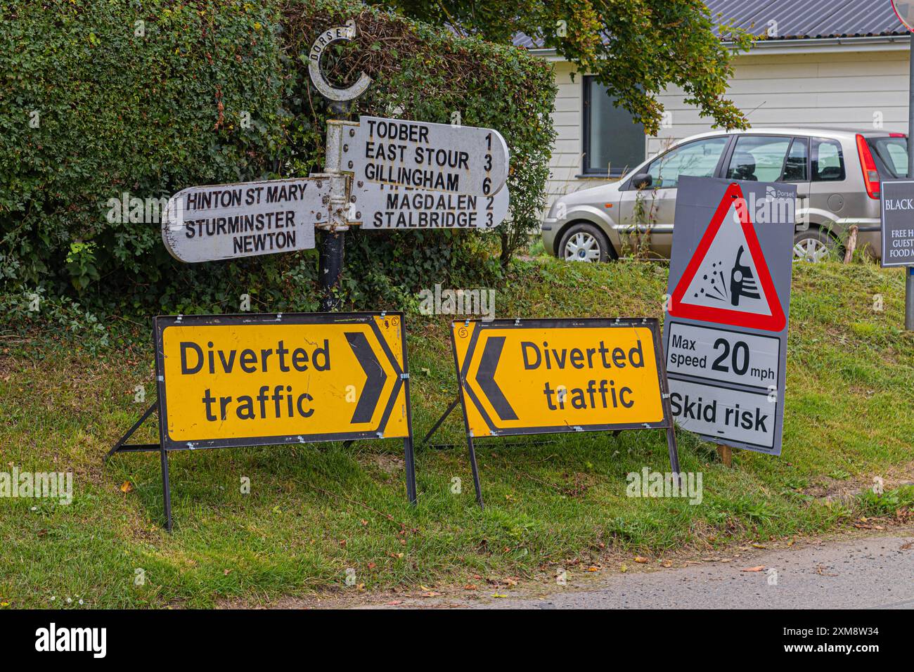 Confusing and funny diverted traffic signage in the village of Marnhull ...
