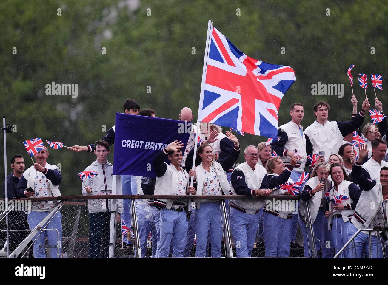 Great Britain flag bearers Tom Daley and Helen Glover and the Great ...