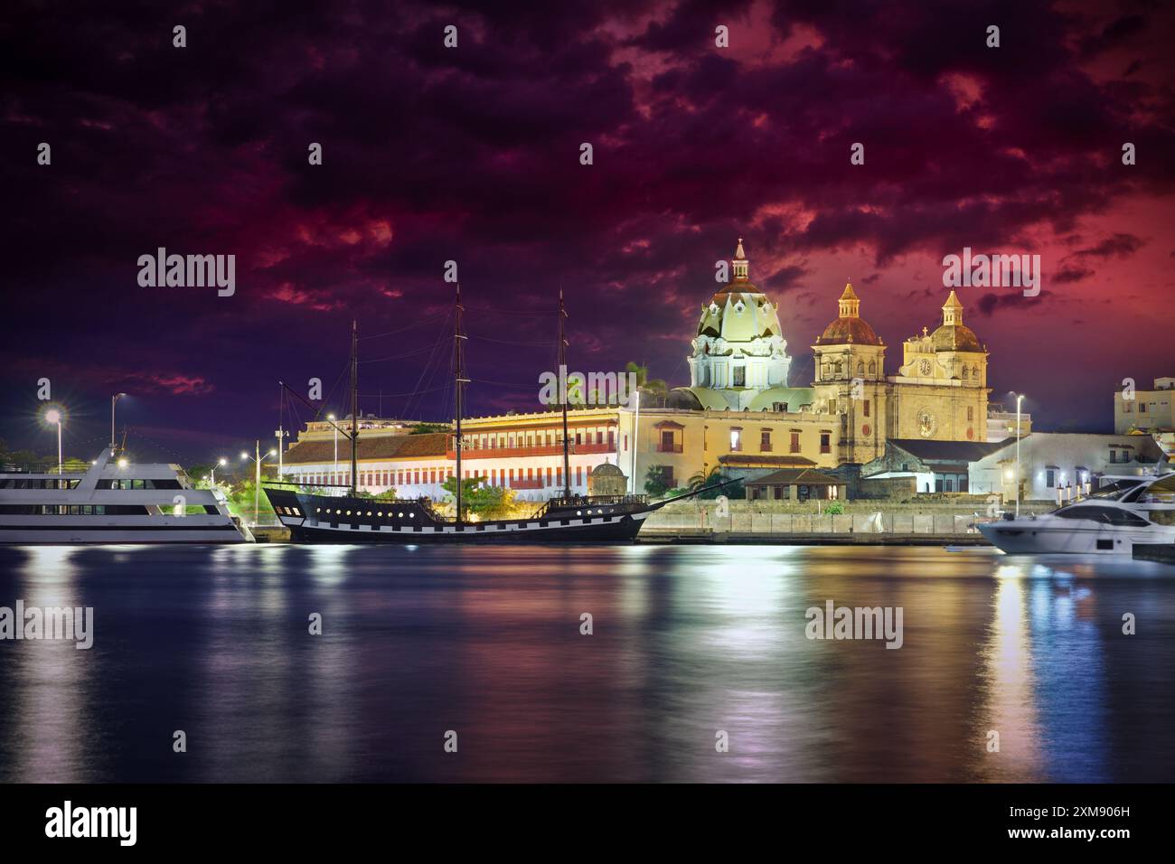 Cartagena downtown hi-res stock photography and images - Alamy