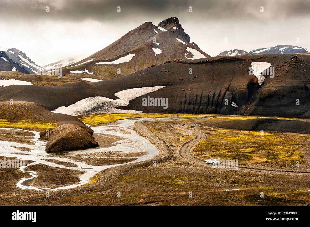 Beautiful summer barren dramatic Iceland road trip landscape, 4x4 ...